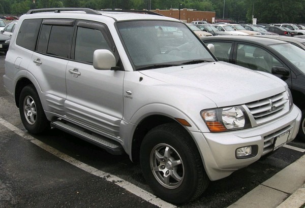 02 Mitsubishi Montero