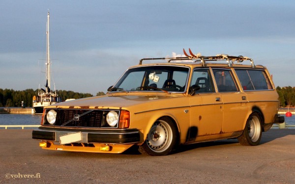 Slammed Volvo 240
